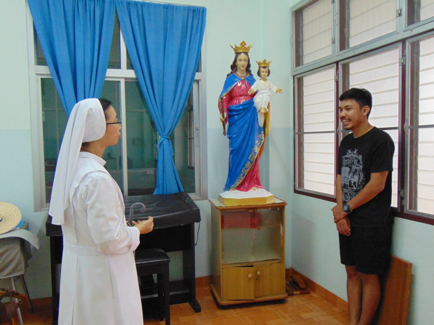 พระมารดากลับมาประทับอยู่ในบ้าน ท่ามกลางเรา – FMA